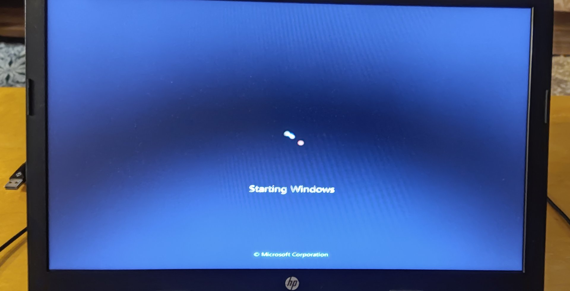 Windows 7 kurulum esnasında "Starting Windows" ekranında takılıyor ...