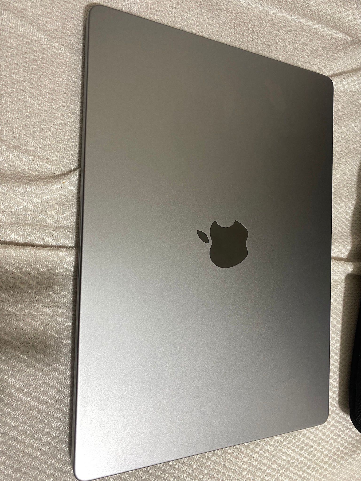 Macbook Pro M1 Pro İşlemci 32GB Ram 1TB SSD 14" 140W Adaptörlü - R10.net